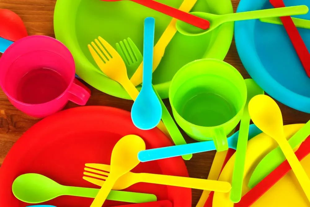 What happens if you swallow plastic: risks and prevention